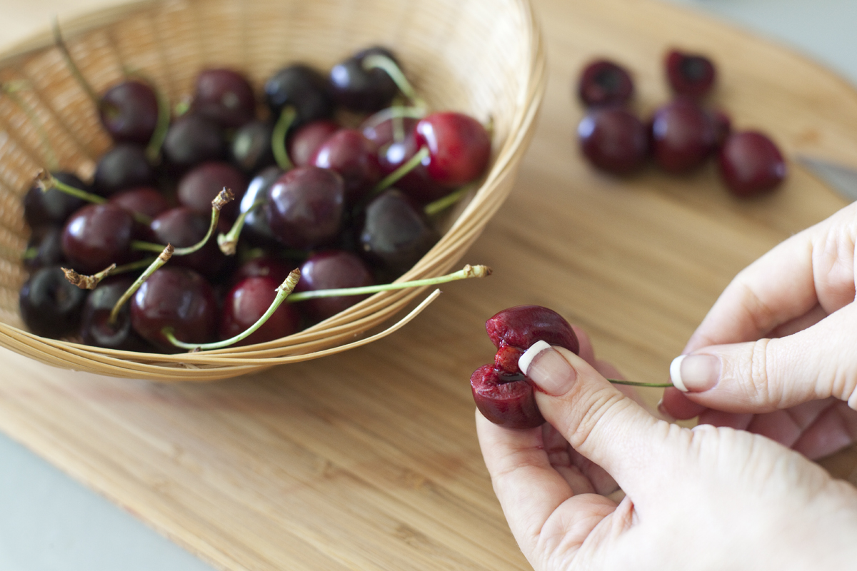 Infographic: How to Pit Cherries (5 easy ways) - Eating Richly